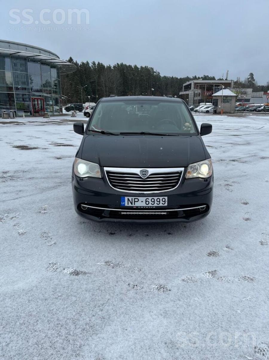 Melns Lancia Voyager 2012 Ogre, ar dzinēja tilpumu 2.80 L un nobraukumu 304 tūkst. km par 4500 €, foto 9 vietnē AUTOMOTO.COM.LV