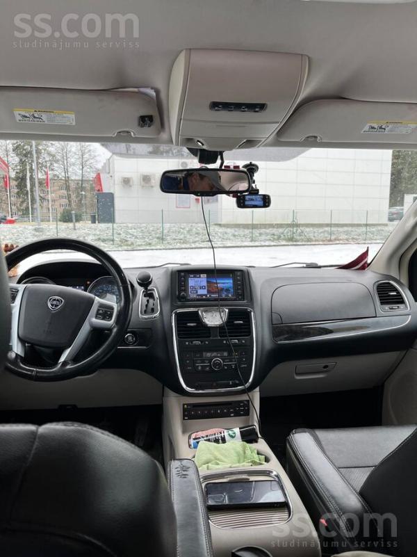 Lancia Voyager 2012 Ogre vietnÄ Melns Lancia Voyager 2012 Ogre, ar dzinÄja tilpumu 2.80 L un nobraukumu 304 tÅ«kst. km par 4500 ā¬, foto 11 vietnÄ AUTOMOTO.COM.LV