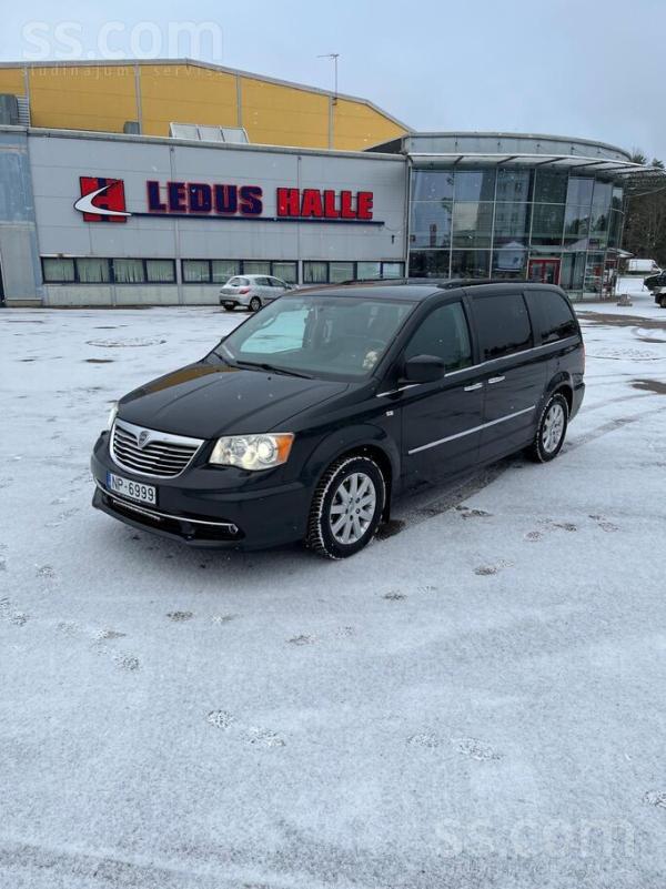 Melns Lancia Voyager 2012 Ogre, ar dzinēja tilpumu 2.80 L un nobraukumu 304 tūkst. km par 4500 €, foto 1 vietnē AUTOMOTO.COM.LV