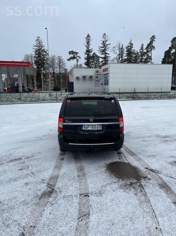 Melns Lancia Voyager 2012 Ogre, ar dzinēja tilpumu 2.80 L un nobraukumu 304 tūkst. km par 4500 €, foto 8 vietnē AUTOMOTO.COM.LV