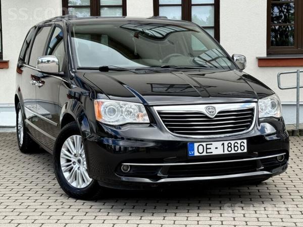 Melns Lancia Voyager 2013 Jelgava, ar dzinēja tilpumu 2.80 L un nobraukumu 195 tūkst. km par 7950 €, foto 2 vietnē AUTOMOTO.COM.LV