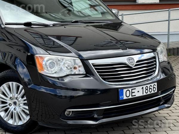 Melns Lancia Voyager 2013 Jelgava, ar dzinēja tilpumu 2.80 L un nobraukumu 195 tūkst. km par 7950 €, foto 6 vietnē AUTOMOTO.COM.LV