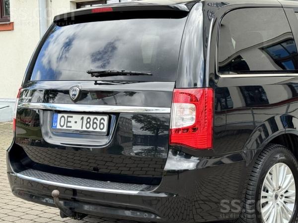 Melns Lancia Voyager 2013 Jelgava, ar dzinēja tilpumu 2.80 L un nobraukumu 195 tūkst. km par 7950 €, foto 7 vietnē AUTOMOTO.COM.LV