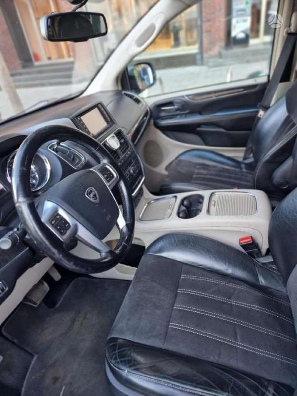 Melns Lancia Voyager 2013 Viļņa, ar dzinēja tilpumu 2.80 L un nobraukumu 215 tūkst. km par 6000 €, foto 11 vietnē AUTOMOTO.COM.LV