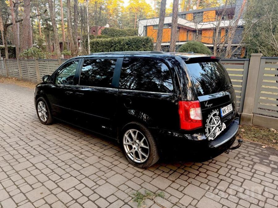 Melns Lancia Voyager 2013 Jūrmala, ar dzinēja tilpumu 2.80 L un nobraukumu 317 tūkst. km par 7250 €, foto 2 vietnē AUTOMOTO.COM.LV