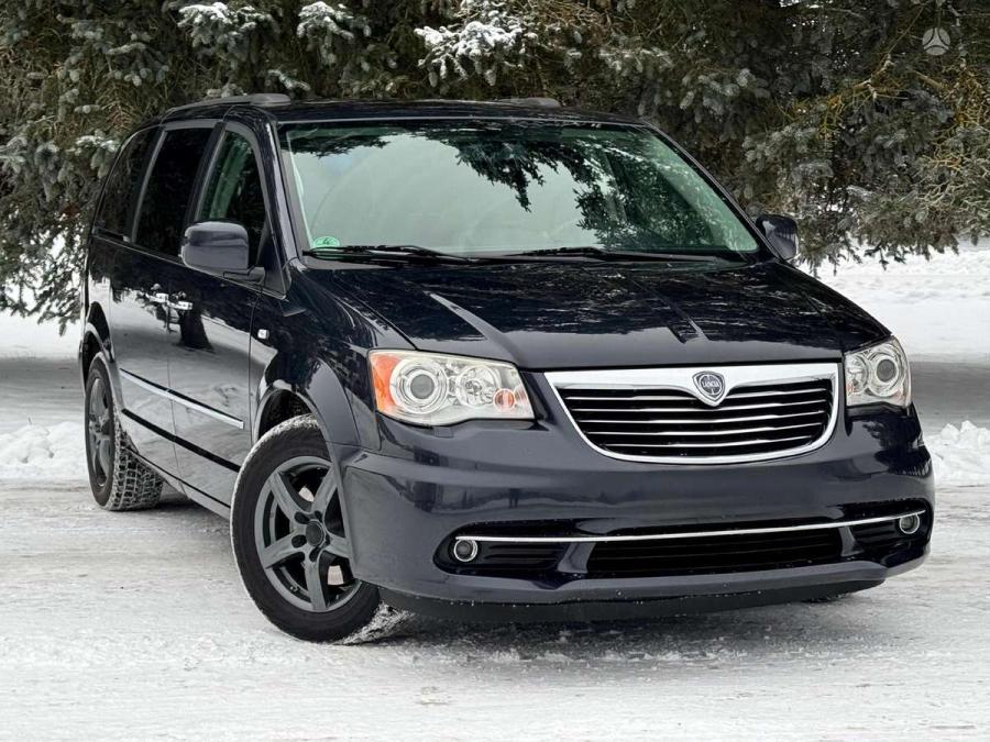 Melns Lancia Voyager 2013 Panevēža, ar dzinēja tilpumu 2.78 L un nobraukumu 198 tūkst. km par 6900 €, foto 1 vietnē AUTOMOTO.COM.LV