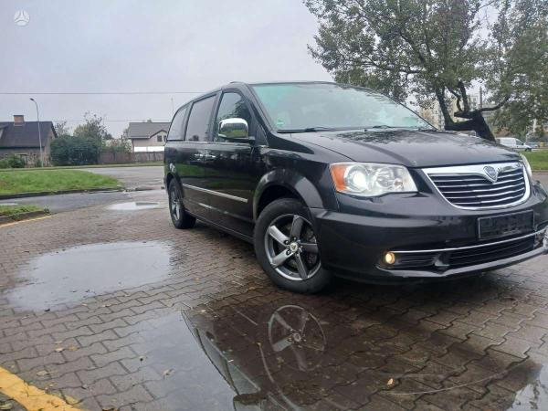 Melns Lancia Voyager 2013 Rīga, ar dzinēja tilpumu 2.80 L un nobraukumu 225 tūkst. km par 5250 €, foto 3 vietnē AUTOMOTO.COM.LV