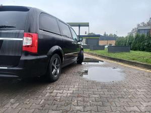 Melns Lancia Voyager 2013 Rīga, ar dzinēja tilpumu 2.80 L un nobraukumu 225 tūkst. km par 5250 €, foto 4 vietnē AUTOMOTO.COM.LV