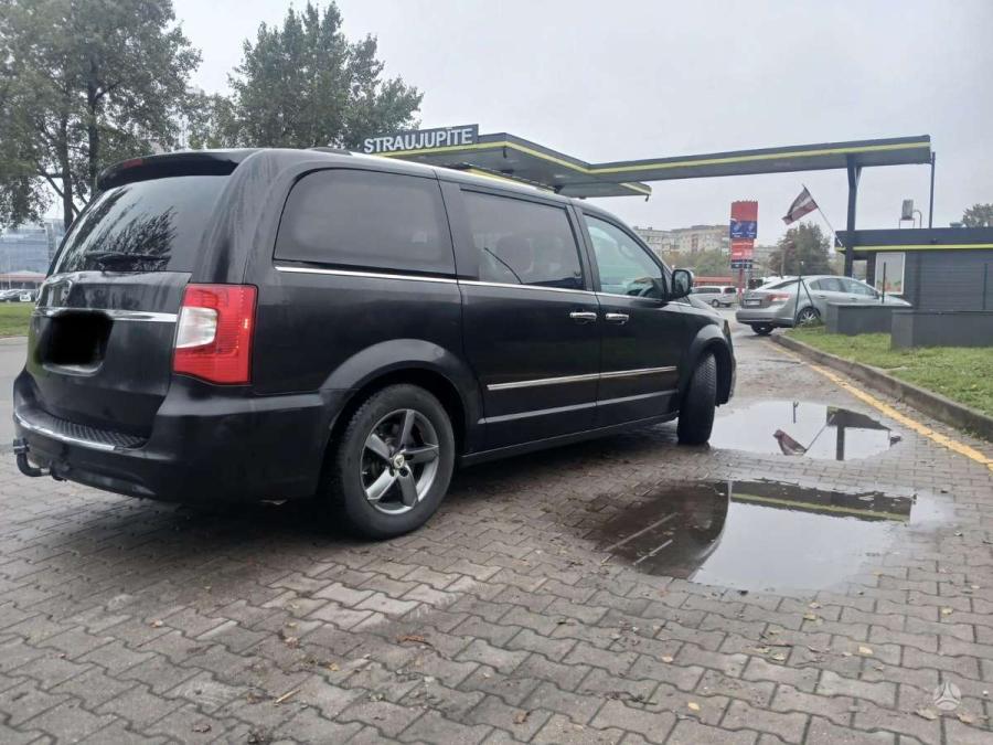 Melns Lancia Voyager 2013 Rīga, ar dzinēja tilpumu 2.80 L un nobraukumu 225 tūkst. km par 5250 €, foto 5 vietnē AUTOMOTO.COM.LV