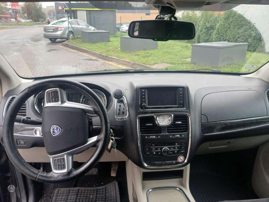 Melns Lancia Voyager 2013 Rīga, ar dzinēja tilpumu 2.80 L un nobraukumu 225 tūkst. km par 5250 €, foto 6 vietnē AUTOMOTO.COM.LV