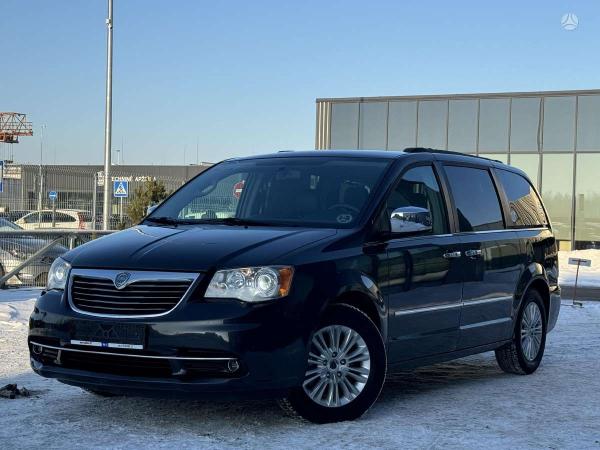 Black Lancia Voyager 2013 in Siauliai, with an engine capacity of 2.80 L and mileage of 144 thousand km for 7250 €, photo 2 on AUTOMOTO.COM.LV