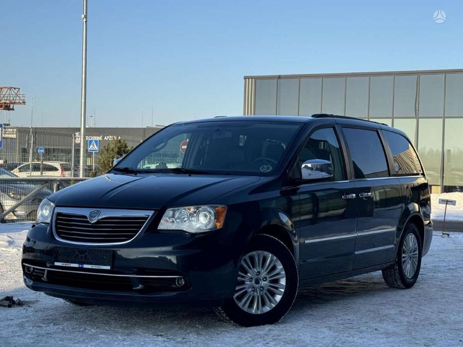 Black Lancia Voyager 2013 in Siauliai, with an engine capacity of 2.80 L and mileage of 144 thousand km for 7250 €, photo 2 on AUTOMOTO.COM.LV