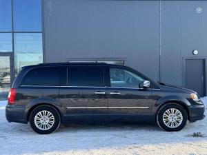 Black Lancia Voyager 2013 in Siauliai, with an engine capacity of 2.80 L and mileage of 144 thousand km for 7250 €, photo 7 on AUTOMOTO.COM.LV