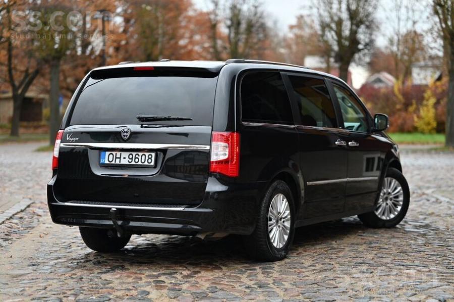 Melns Lancia Voyager 2013 Rīga, ar dzinēja tilpumu 2.80 L un nobraukumu 241 tūkst. km par 9500 €, foto 2 vietnē AUTOMOTO.COM.LV
