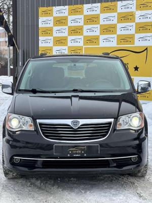 Black Lancia Voyager 2013 in Siauliai, with an engine capacity of 2.78 L and mileage of 289 thousand km for 7500 €, photo 2 on AUTOMOTO.COM.LV