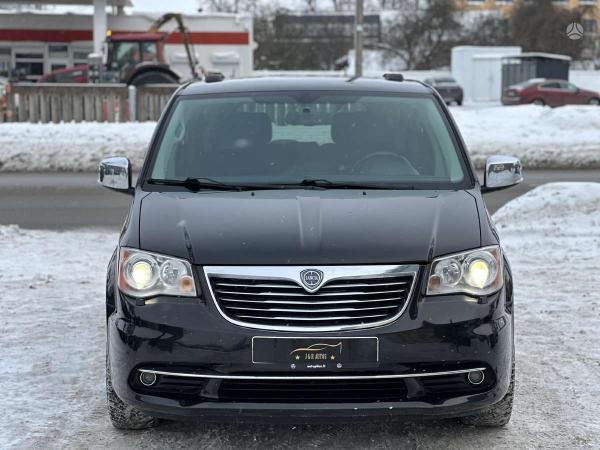 Melns Lancia Voyager 2013 Šauļi, ar dzinēja tilpumu 2.78 L un nobraukumu 289 tūkst. km par 7500 €, foto 5 vietnē AUTOMOTO.COM.LV