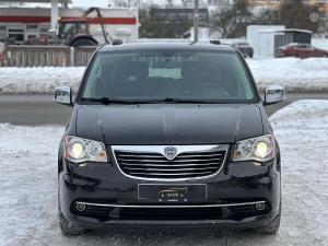 Black Lancia Voyager 2013 in Siauliai, with an engine capacity of 2.78 L and mileage of 289 thousand km for 7500 €, photo 5 on AUTOMOTO.COM.LV