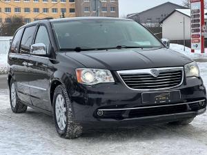 Black Lancia Voyager 2013 in Siauliai, with an engine capacity of 2.78 L and mileage of 289 thousand km for 7500 €, photo 6 on AUTOMOTO.COM.LV