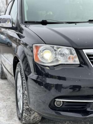 Black Lancia Voyager 2013 in Siauliai, with an engine capacity of 2.78 L and mileage of 289 thousand km for 7500 €, photo 14 on AUTOMOTO.COM.LV
