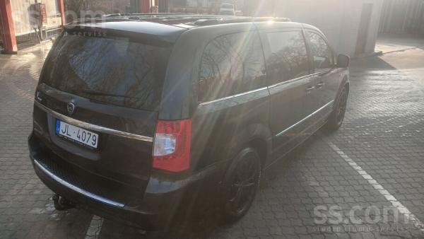 Melns Lancia Voyager 2013 Jelgava, ar dzinēja tilpumu 2.80 L un nobraukumu 328 tūkst. km par 4500 €, foto 2 vietnē AUTOMOTO.COM.LV