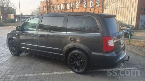 Melns Lancia Voyager 2013 Jelgava, ar dzinēja tilpumu 2.80 L un nobraukumu 328 tūkst. km par 4500 €, foto 3 vietnē AUTOMOTO.COM.LV