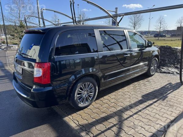 Melns Lancia Voyager 2013 Rīga, ar dzinēja tilpumu 2.80 L un nobraukumu 187 tūkst. km par 10350 €, foto 3 vietnē AUTOMOTO.COM.LV