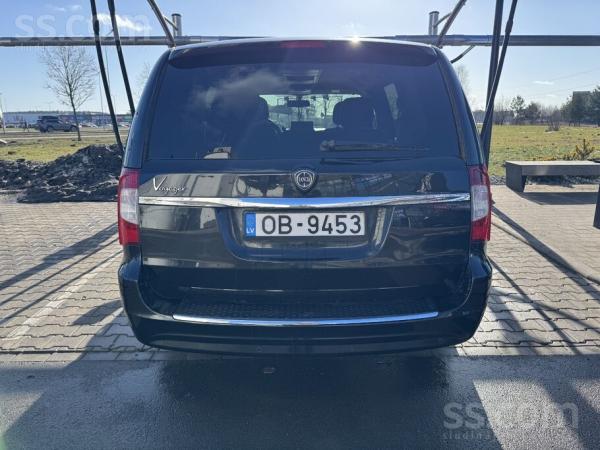 Melns Lancia Voyager 2013 Rīga, ar dzinēja tilpumu 2.80 L un nobraukumu 187 tūkst. km par 10350 €, foto 5 vietnē AUTOMOTO.COM.LV