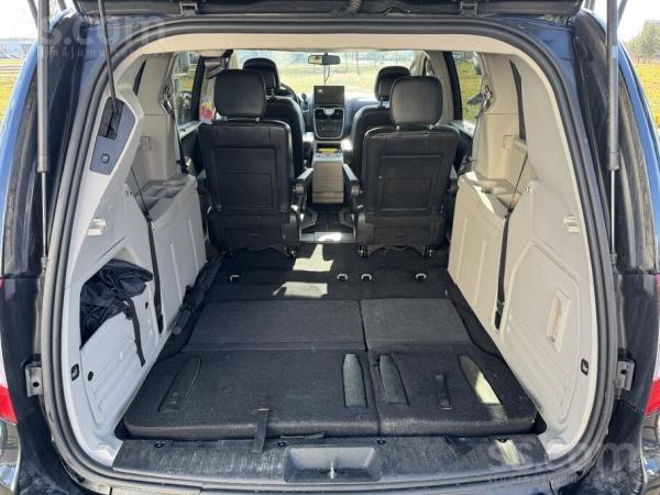 Melns Lancia Voyager 2013 Rīga, ar dzinēja tilpumu 2.80 L un nobraukumu 187 tūkst. km par 10350 €, foto 7 vietnē AUTOMOTO.COM.LV