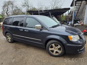 Black Lancia Voyager 2013 in Riga, with an engine capacity of 2.80 L and mileage of 0 thousand km for 8500 €, photo 3 on AUTOMOTO.COM.LV