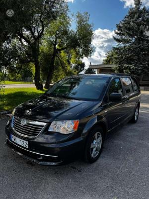 Black Lancia Voyager 2013 in Kaunas, with an engine capacity of 2.80 L and mileage of 212 thousand km for 5900 €, photo  on AUTOMOTO.COM.LV