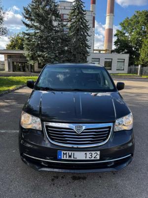 Black Lancia Voyager 2013 in Kaunas, with an engine capacity of 2.80 L and mileage of 212 thousand km for 5900 €, photo 6 on AUTOMOTO.COM.LV