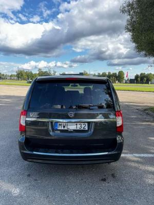 Black Lancia Voyager 2013 in Kaunas, with an engine capacity of 2.80 L and mileage of 212 thousand km for 5900 €, photo 7 on AUTOMOTO.COM.LV