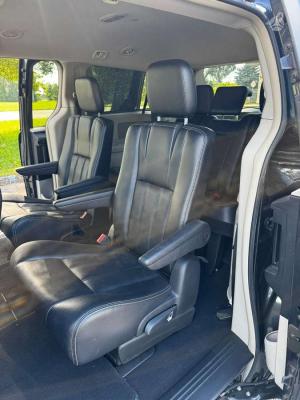 Black Lancia Voyager 2013 in Kaunas, with an engine capacity of 2.80 L and mileage of 212 thousand km for 5900 €, photo 11 on AUTOMOTO.COM.LV