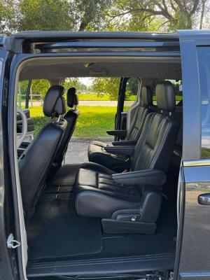 Black Lancia Voyager 2013 in Kaunas, with an engine capacity of 2.80 L and mileage of 212 thousand km for 5900 €, photo 12 on AUTOMOTO.COM.LV
