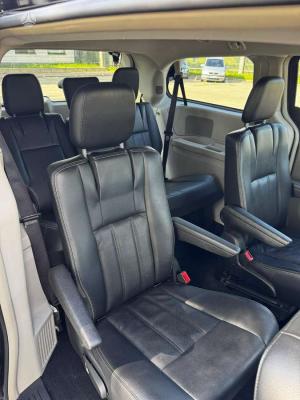 Black Lancia Voyager 2013 in Kaunas, with an engine capacity of 2.80 L and mileage of 212 thousand km for 5900 €, photo 13 on AUTOMOTO.COM.LV