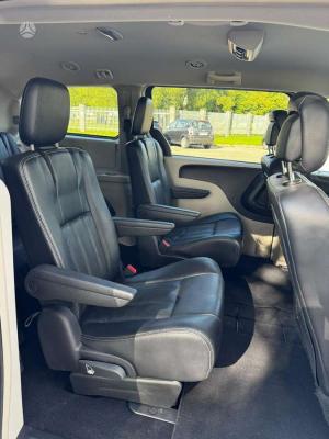 Black Lancia Voyager 2013 in Kaunas, with an engine capacity of 2.80 L and mileage of 212 thousand km for 5900 €, photo 14 on AUTOMOTO.COM.LV