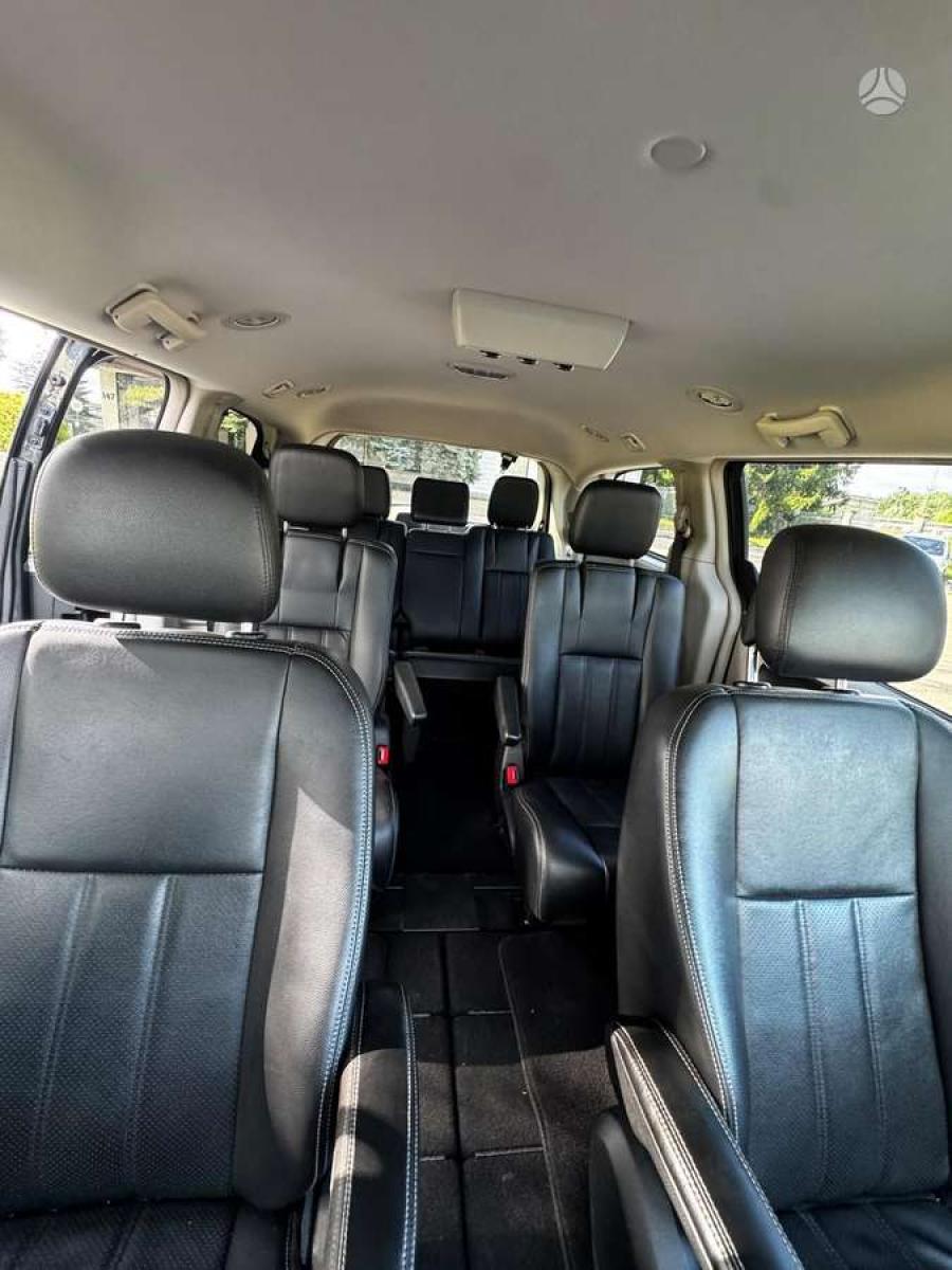 Black Lancia Voyager 2013 in Kaunas, with an engine capacity of 2.80 L and mileage of 212 thousand km for 5900 €, photo 16 on AUTOMOTO.COM.LV