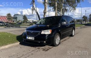 Melns Lancia Voyager 2013 Rīga, ar dzinēja tilpumu 2.80 L un nobraukumu 324 tūkst. km par 5999 €, foto  vietnē AUTOMOTO.COM.LV