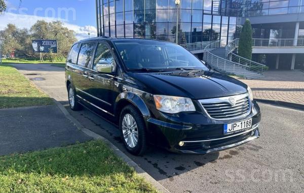 Melns Lancia Voyager 2013 Rīga, ar dzinēja tilpumu 2.80 L un nobraukumu 324 tūkst. km par 5999 €, foto 4 vietnē AUTOMOTO.COM.LV