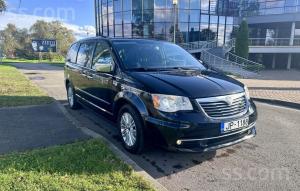 Black Lancia Voyager 2013 in Riga, with an engine capacity of 2.80 L and mileage of 324 thousand km for 5999 €, photo 4 on AUTOMOTO.COM.LV