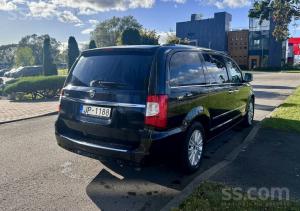 Black Lancia Voyager 2013 in Riga, with an engine capacity of 2.80 L and mileage of 324 thousand km for 5999 €, photo 5 on AUTOMOTO.COM.LV