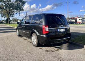 Black Lancia Voyager 2013 in Riga, with an engine capacity of 2.80 L and mileage of 324 thousand km for 5999 €, photo 6 on AUTOMOTO.COM.LV