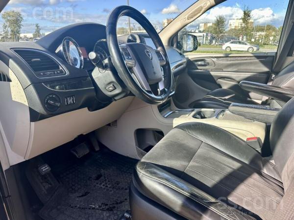 Melns Lancia Voyager 2013 Rīga, ar dzinēja tilpumu 2.80 L un nobraukumu 324 tūkst. km par 5999 €, foto 7 vietnē AUTOMOTO.COM.LV
