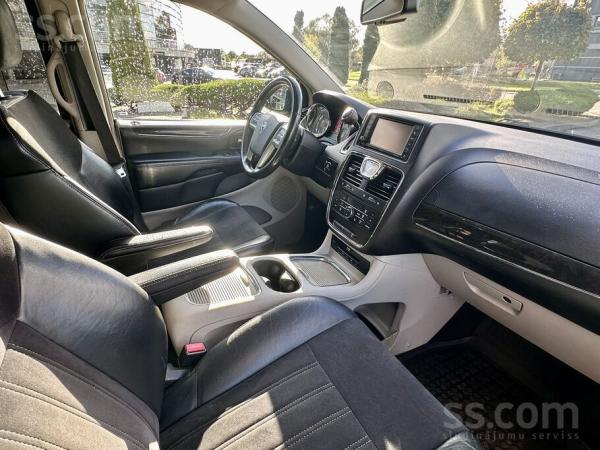 Melns Lancia Voyager 2013 Rīga, ar dzinēja tilpumu 2.80 L un nobraukumu 324 tūkst. km par 5999 €, foto 8 vietnē AUTOMOTO.COM.LV