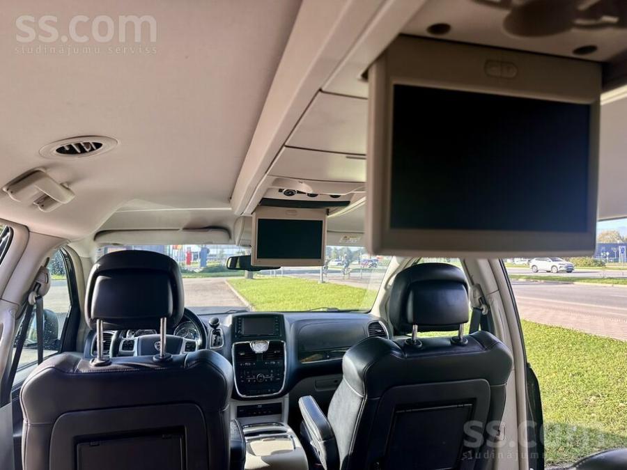 Black Lancia Voyager 2013 in Riga, with an engine capacity of 2.80 L and mileage of 324 thousand km for 5999 €, photo 15 on AUTOMOTO.COM.LV