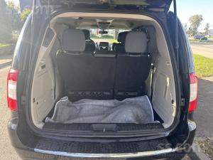 Black Lancia Voyager 2013 in Riga, with an engine capacity of 2.80 L and mileage of 324 thousand km for 5999 €, photo 17 on AUTOMOTO.COM.LV