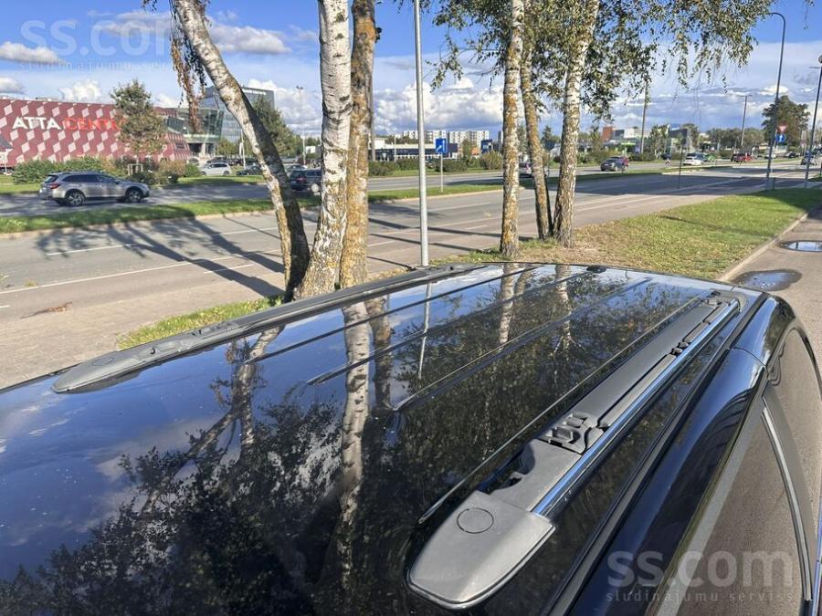 Black Lancia Voyager 2013 in Riga, with an engine capacity of 2.80 L and mileage of 324 thousand km for 5999 €, photo 19 on AUTOMOTO.COM.LV