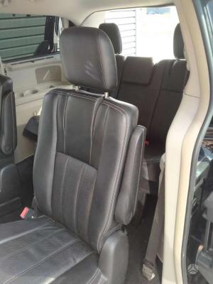 Black Lancia Voyager 2013 in Vilnius, with an engine capacity of 2.80 L and mileage of 196 thousand km for 4790 €, photo 8 on AUTOMOTO.COM.LV