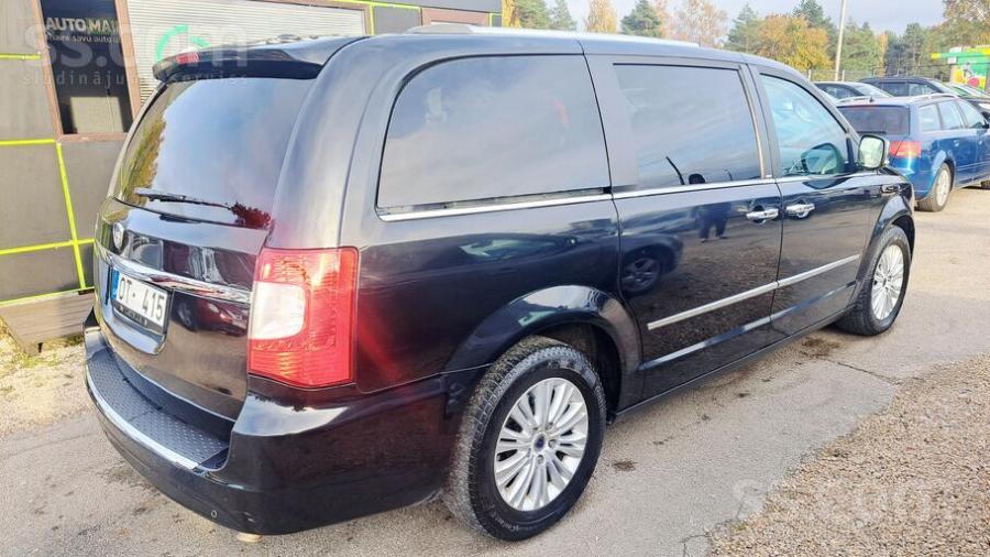 Melns Lancia Voyager 2013 Rīga, ar dzinēja tilpumu 2.80 L un nobraukumu 325 tūkst. km par 6490 €, foto 3 vietnē AUTOMOTO.COM.LV