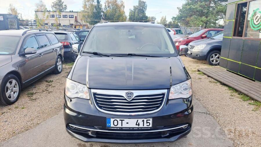Melns Lancia Voyager 2013 Rīga, ar dzinēja tilpumu 2.80 L un nobraukumu 325 tūkst. km par 6490 €, foto 6 vietnē AUTOMOTO.COM.LV
